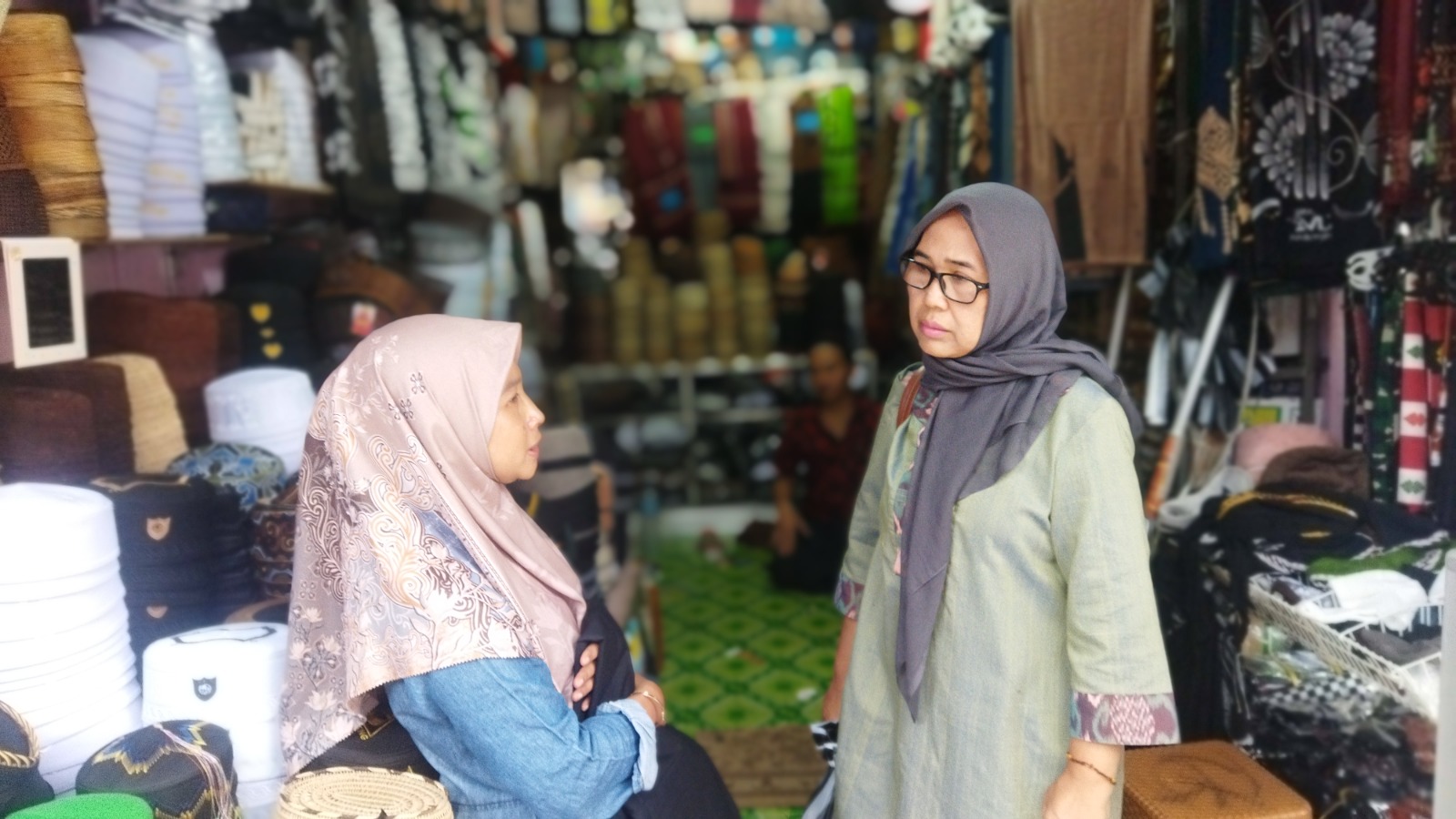 Peduli Pelaku UMKM, Eva Kusuma Sundari Kunjungi Pasar Gus Dur - Media ...