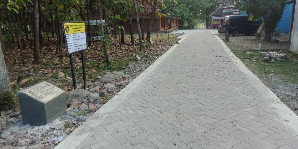 Pemdes Cepoko Gunakan Dana Desa Untuk Pavingisasi Akses Jalan Desa ...