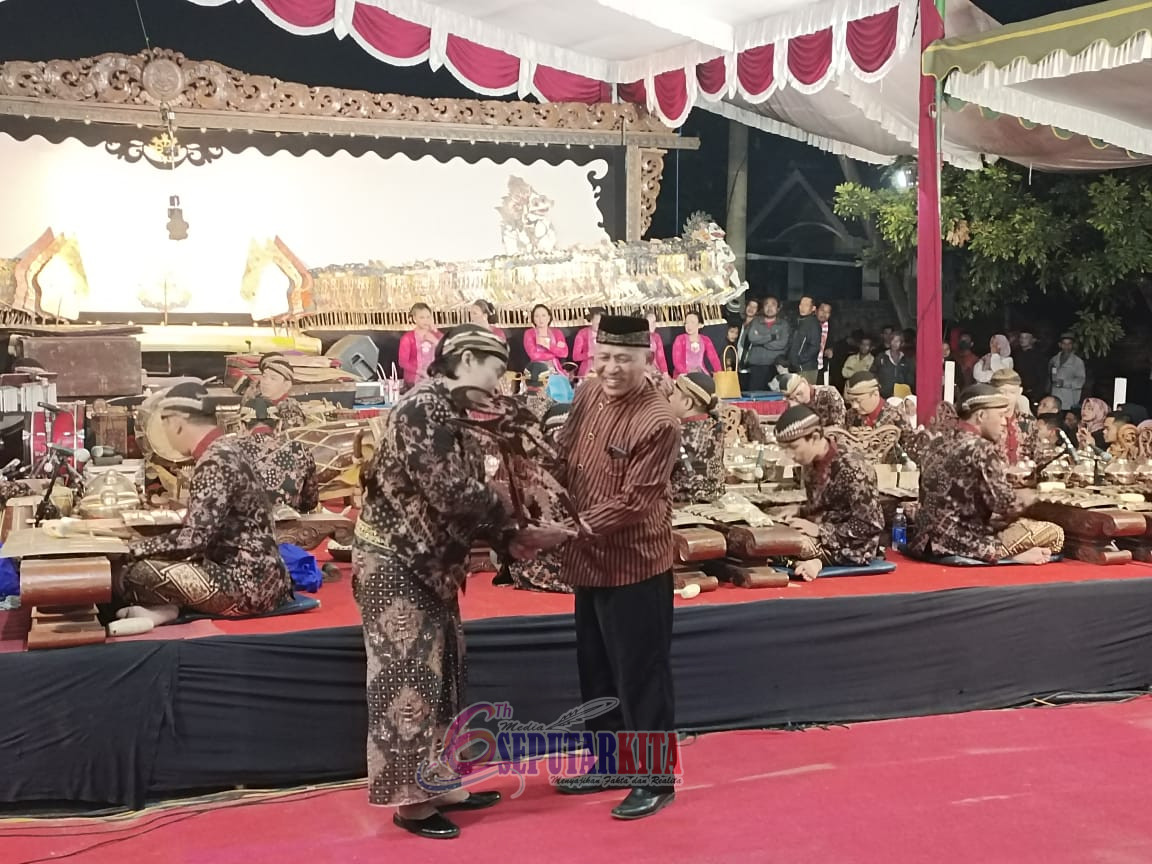 Lestarikan Tradisi, Pertunjukan Wayang Kulit Rutin Digelar Saat Bersih Desa Sine - Media Seputar ...