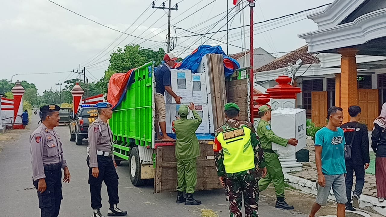 Distribusi Logistik Pilkada 2024 dari PPK ke PPS Dikawal Ketat Petugas - Media Seputar Kita